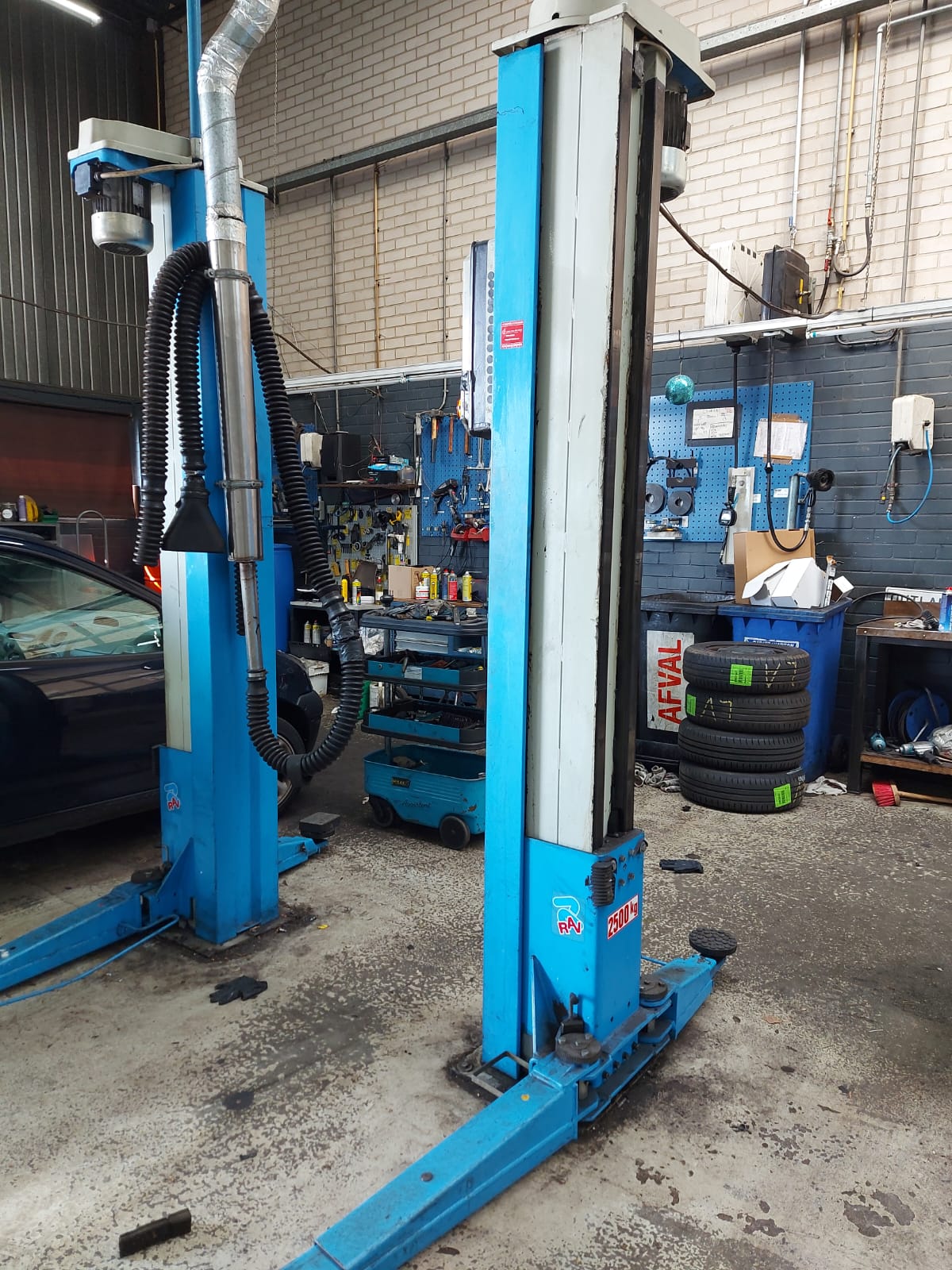 2 koloms hefbrug autobrug Ravaglioli KPN336I 2500Kg 2001 met nieuwe ...