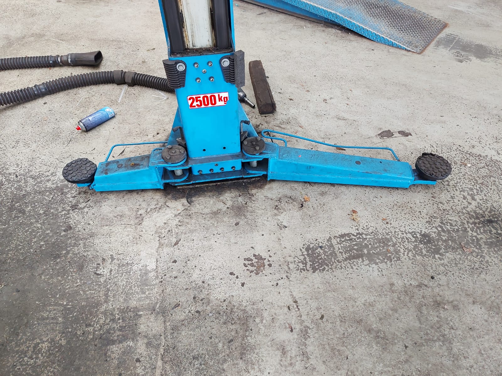 2 koloms hefbrug autobrug Ravaglioli KPN336I 2500Kg 2001 met nieuwe ...