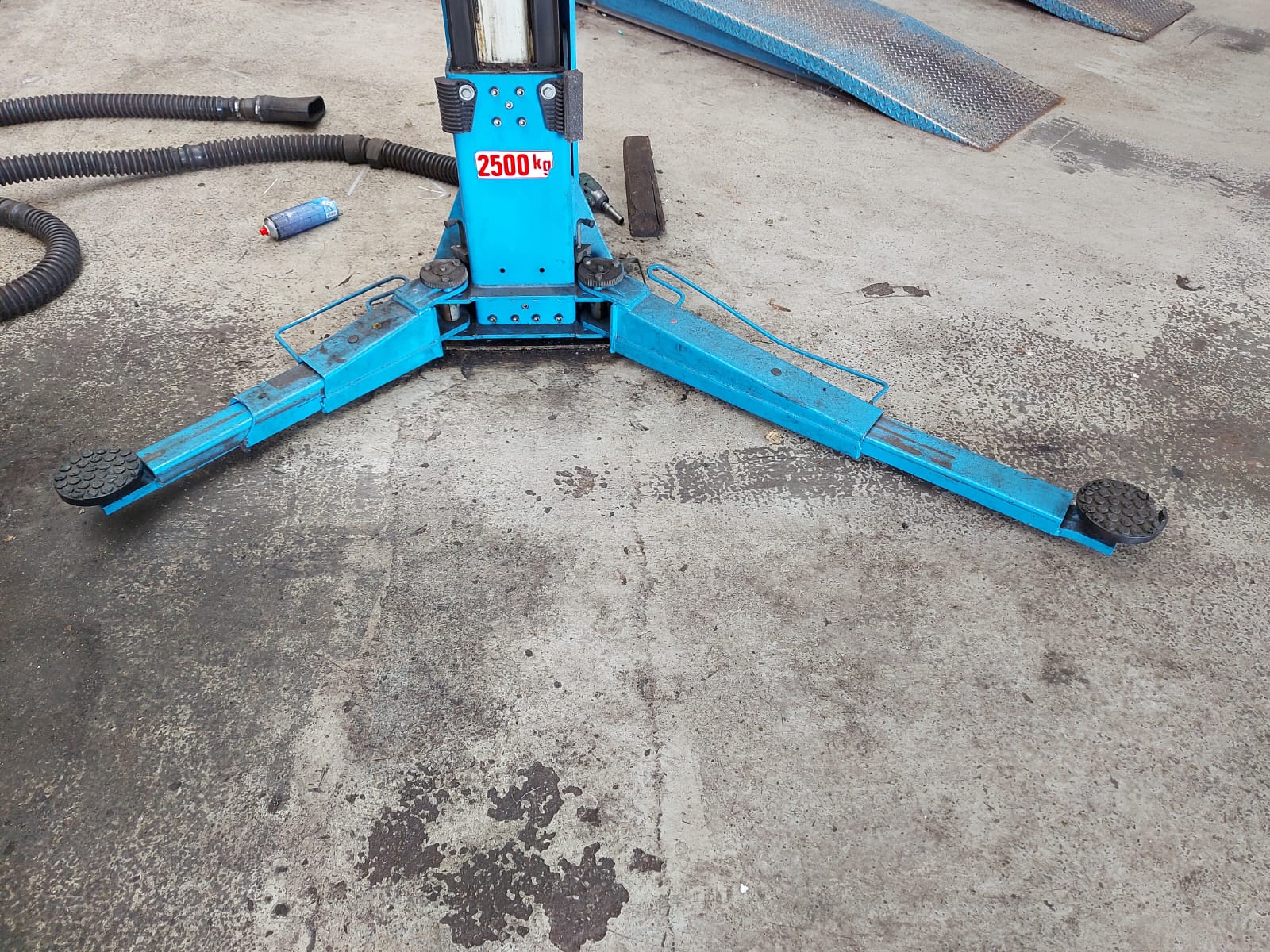 2 koloms hefbrug autobrug Ravaglioli KPN336I 2500Kg 2001 met nieuwe ...