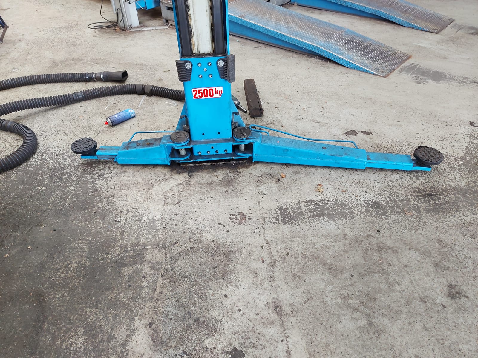 2 koloms hefbrug autobrug Ravaglioli KPN336I 2500Kg 2001 met nieuwe ...