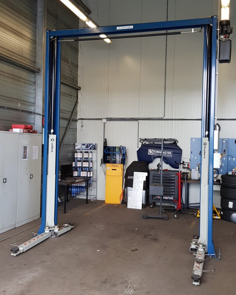 2 koloms hefbrug autobrug Werther OMA 518 3200Kg 2011 Hoorn